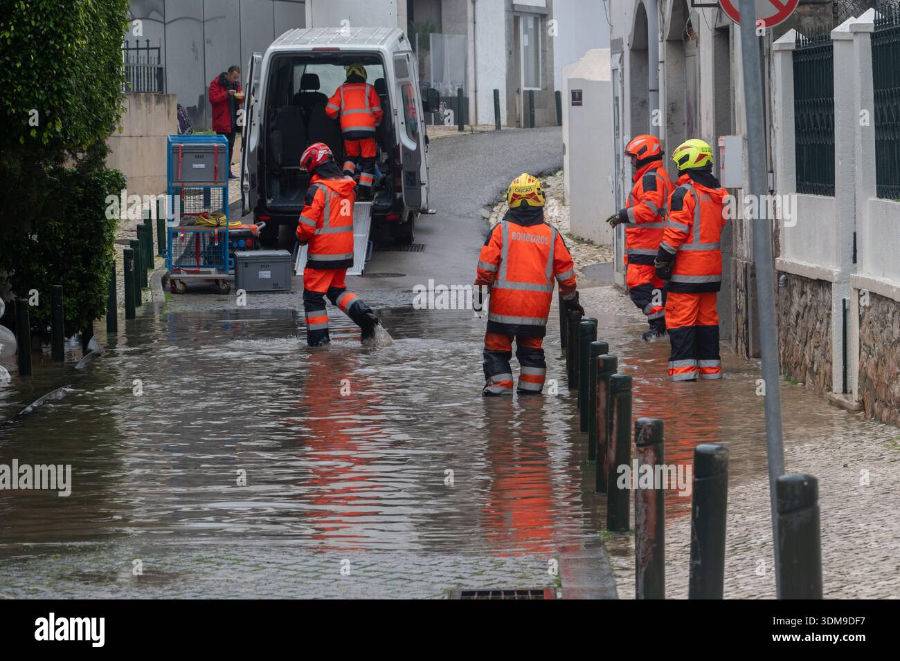 Firemen and police on location in the historic centre of Cascais ...