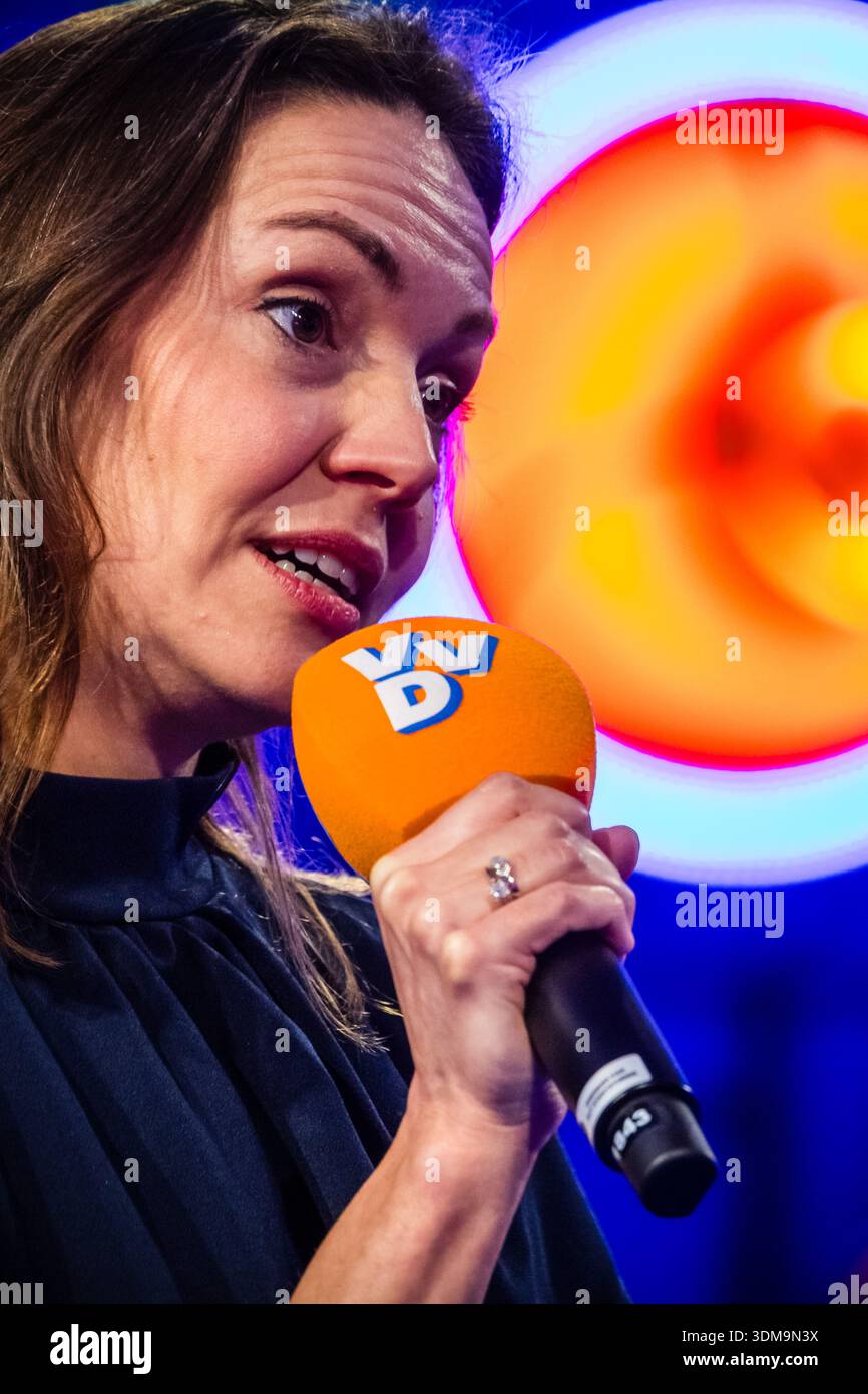 ARNHEM - Benthe Becker during a meeting with VVD members about the ...