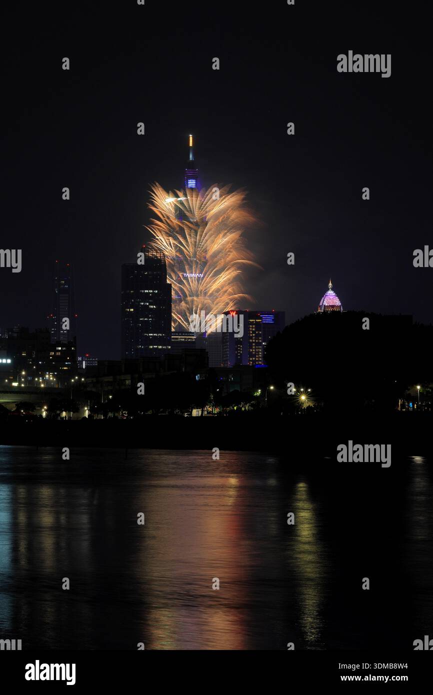 Fireworks show, in Taiwan A fantastic explosion of fireworks lights up ...