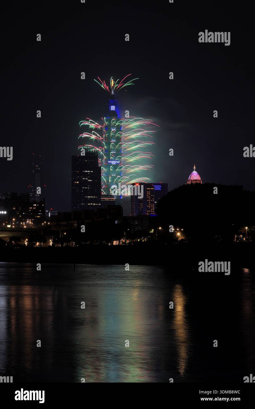 Fireworks show, in Taiwan A fantastic explosion of fireworks lights up ...