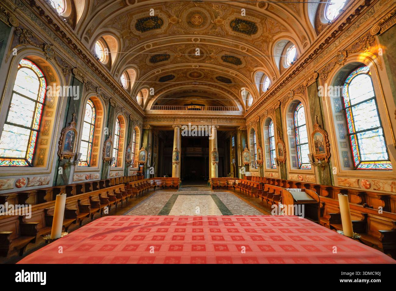 Holy chapel paris france hi-res stock photography and images - Alamy