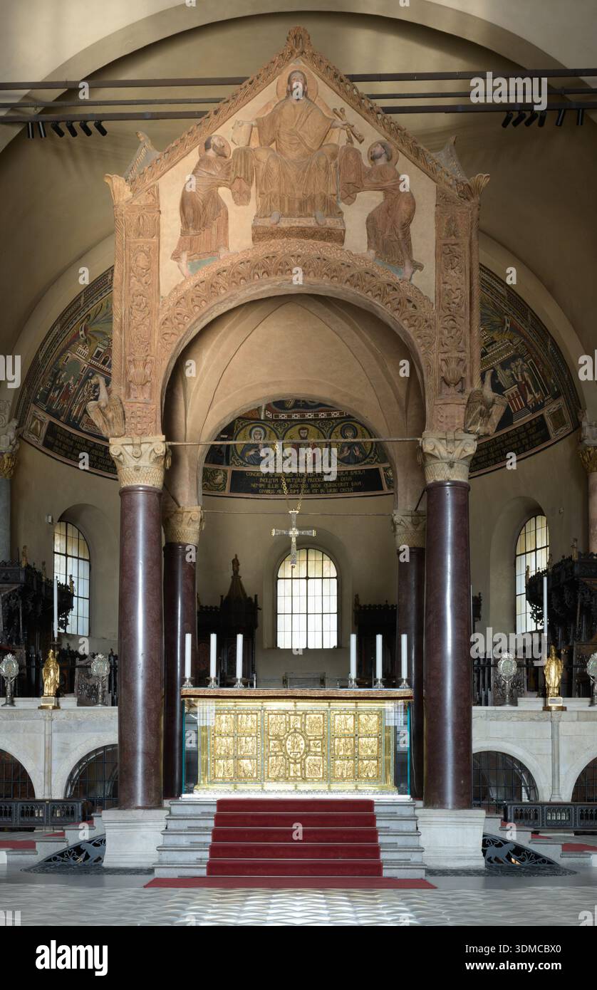 Golden Altar and Ciborium in Basilica di Sant'Ambrogio (Basilica di ...