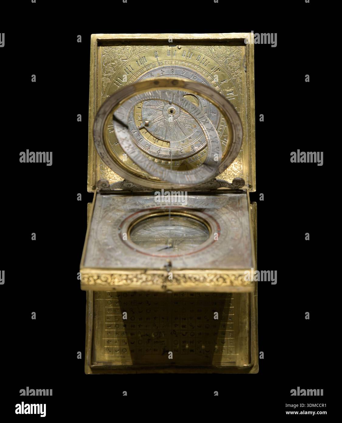 Universal sundial compass hi-res stock photography and images - Alamy