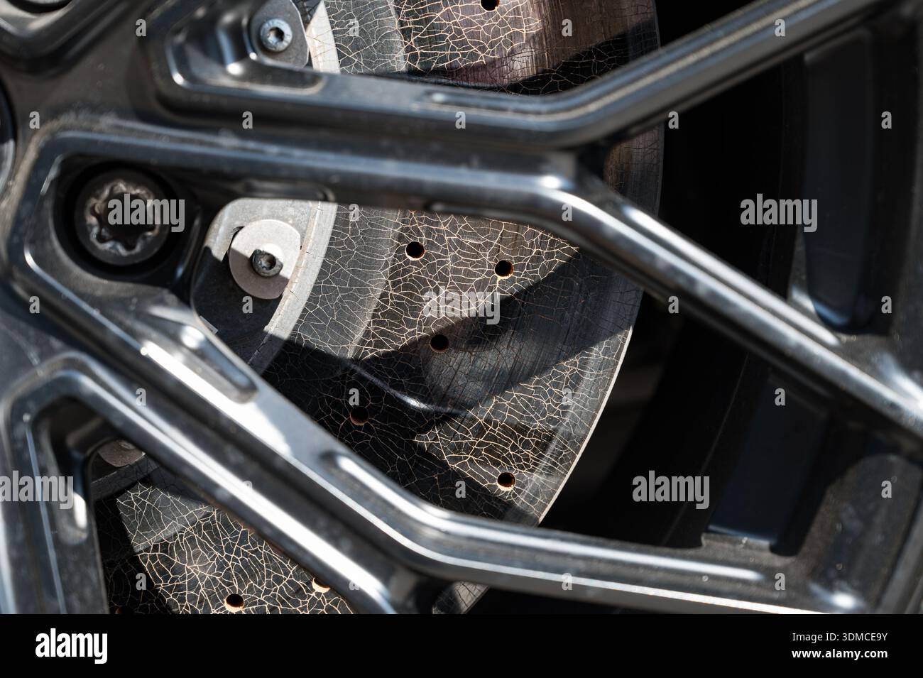 Unsprung mass hi-res stock photography and images - Alamy