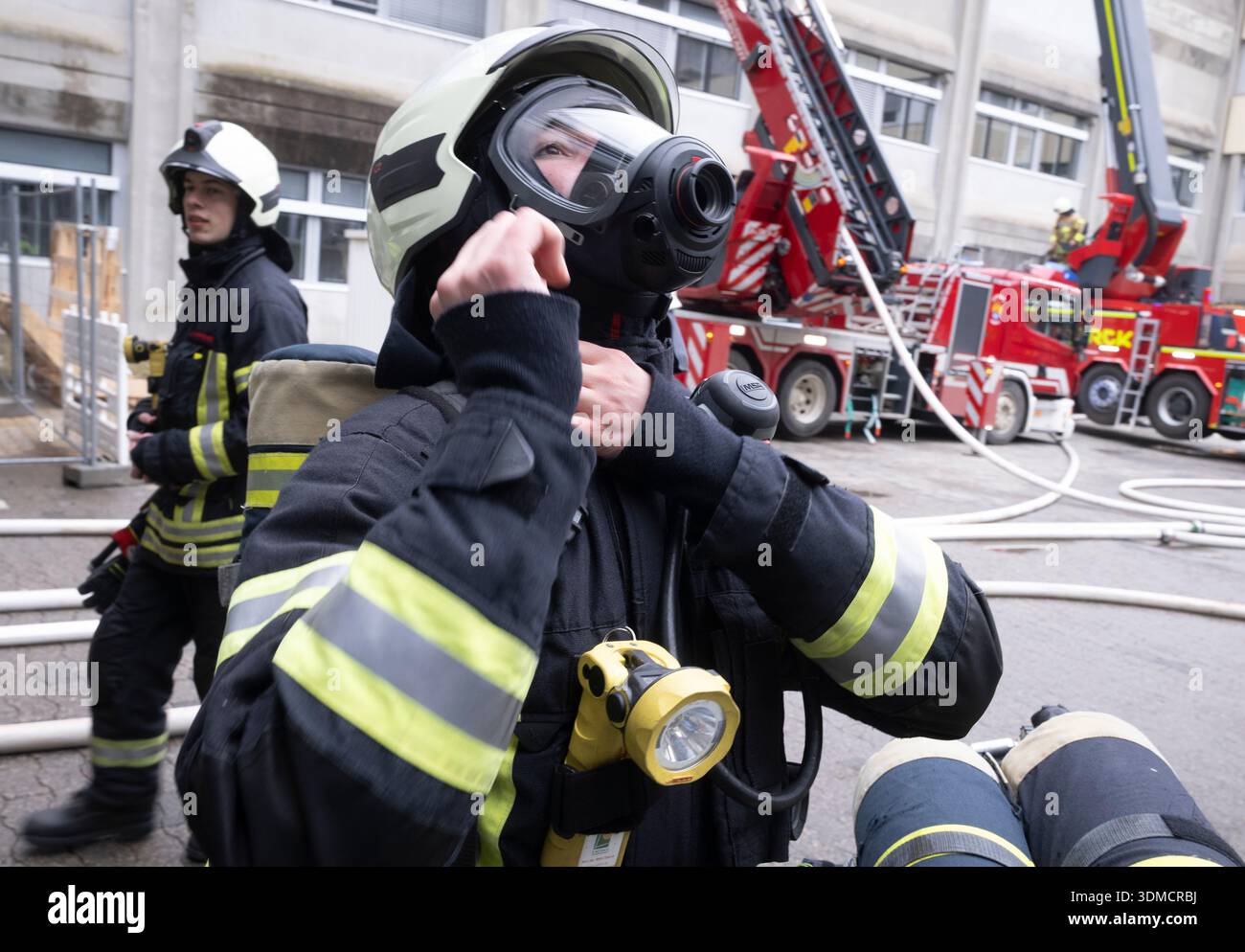 05 February 2026, Hesse, Darmstadt-Wixhausen: Firefighters fight a fire ...