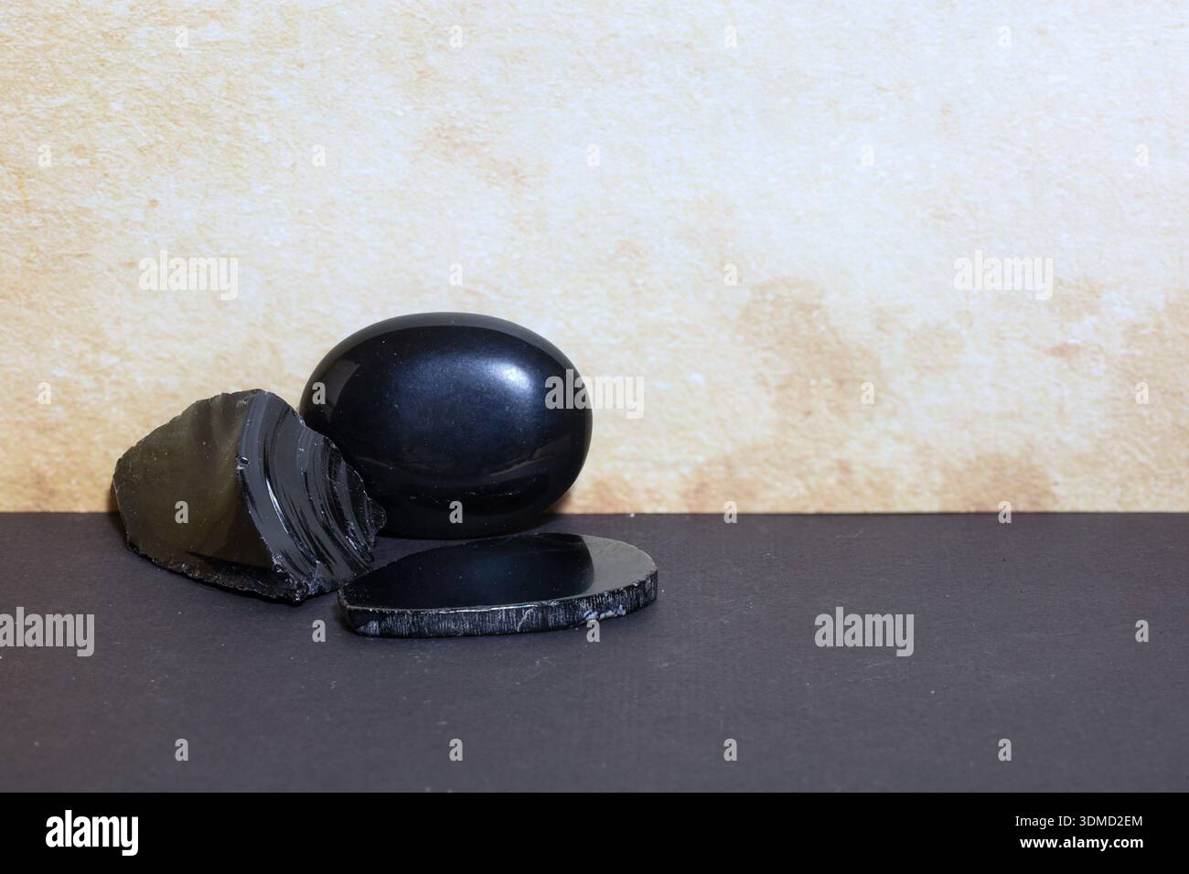 Obsidian comparison set hi-res stock photography and images - Alamy