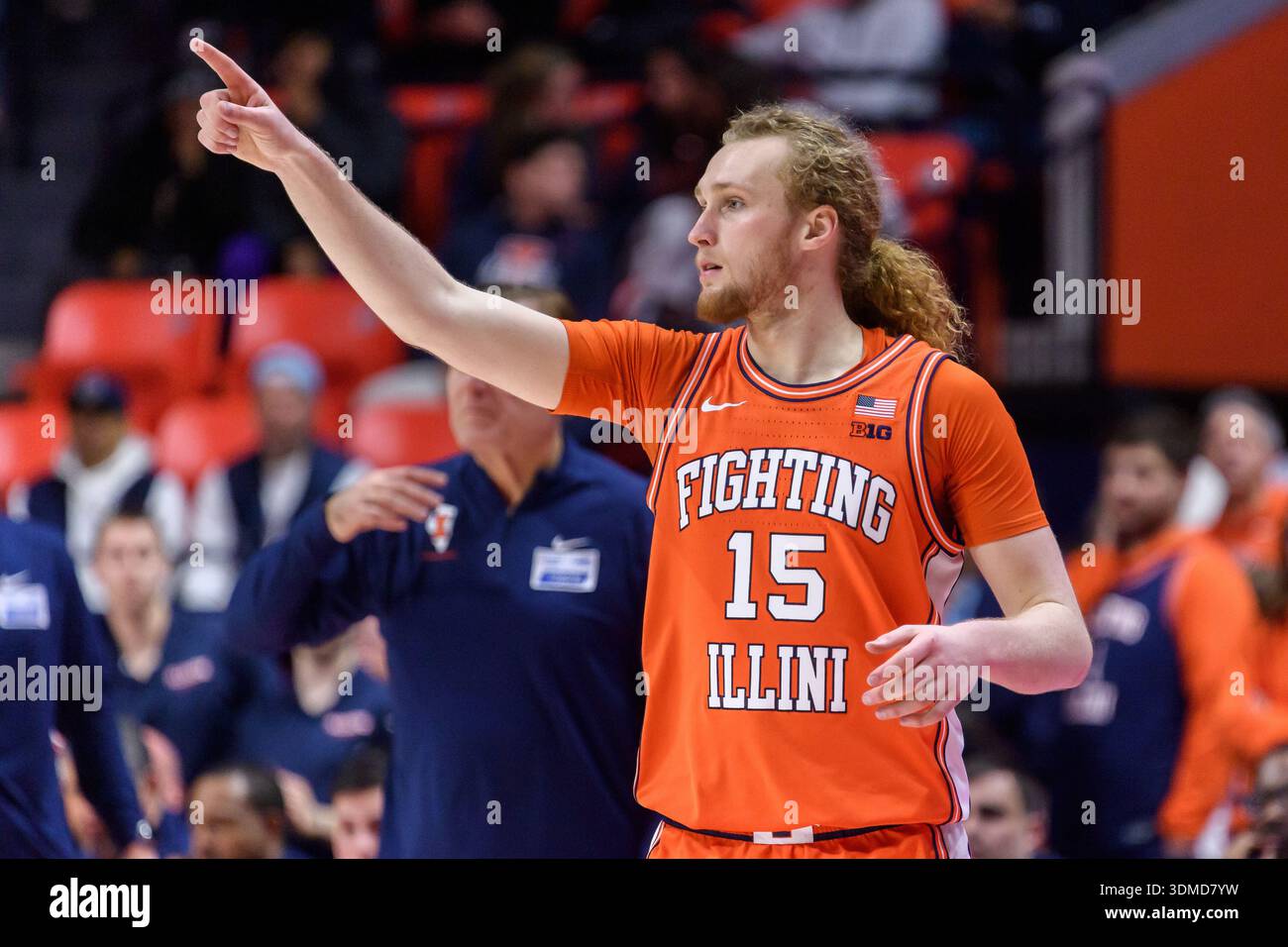 Illinois' Jake Davis during an NCAA college basketball game against ...