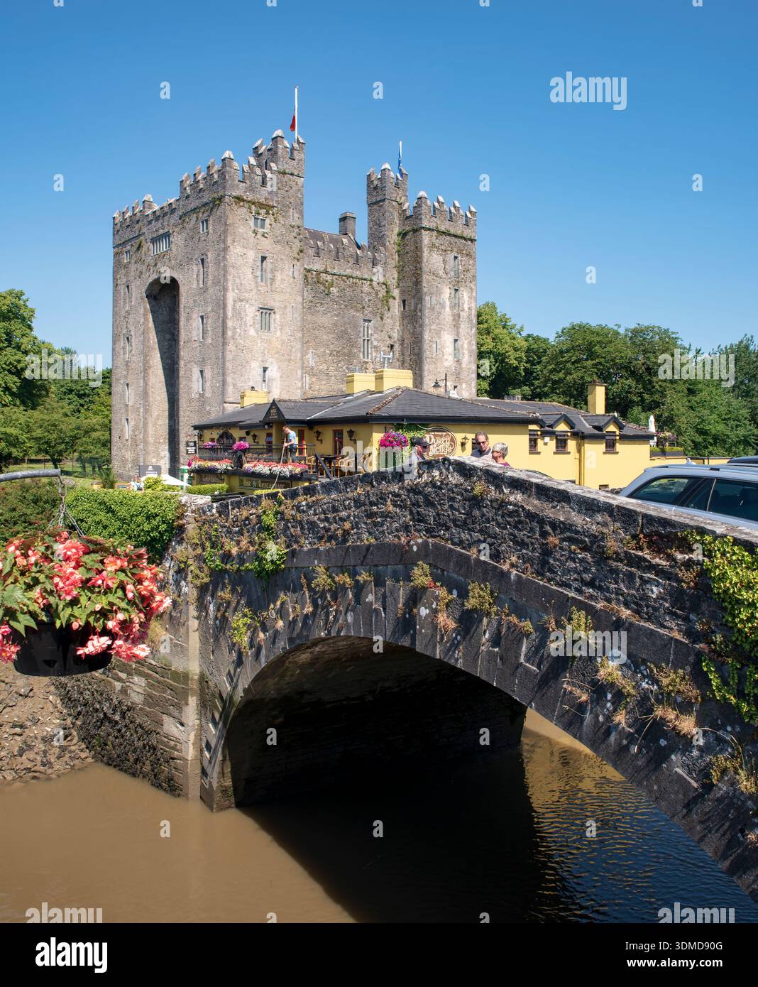 Bunratty Castle, a medieval fortress and major tourist attractions ...