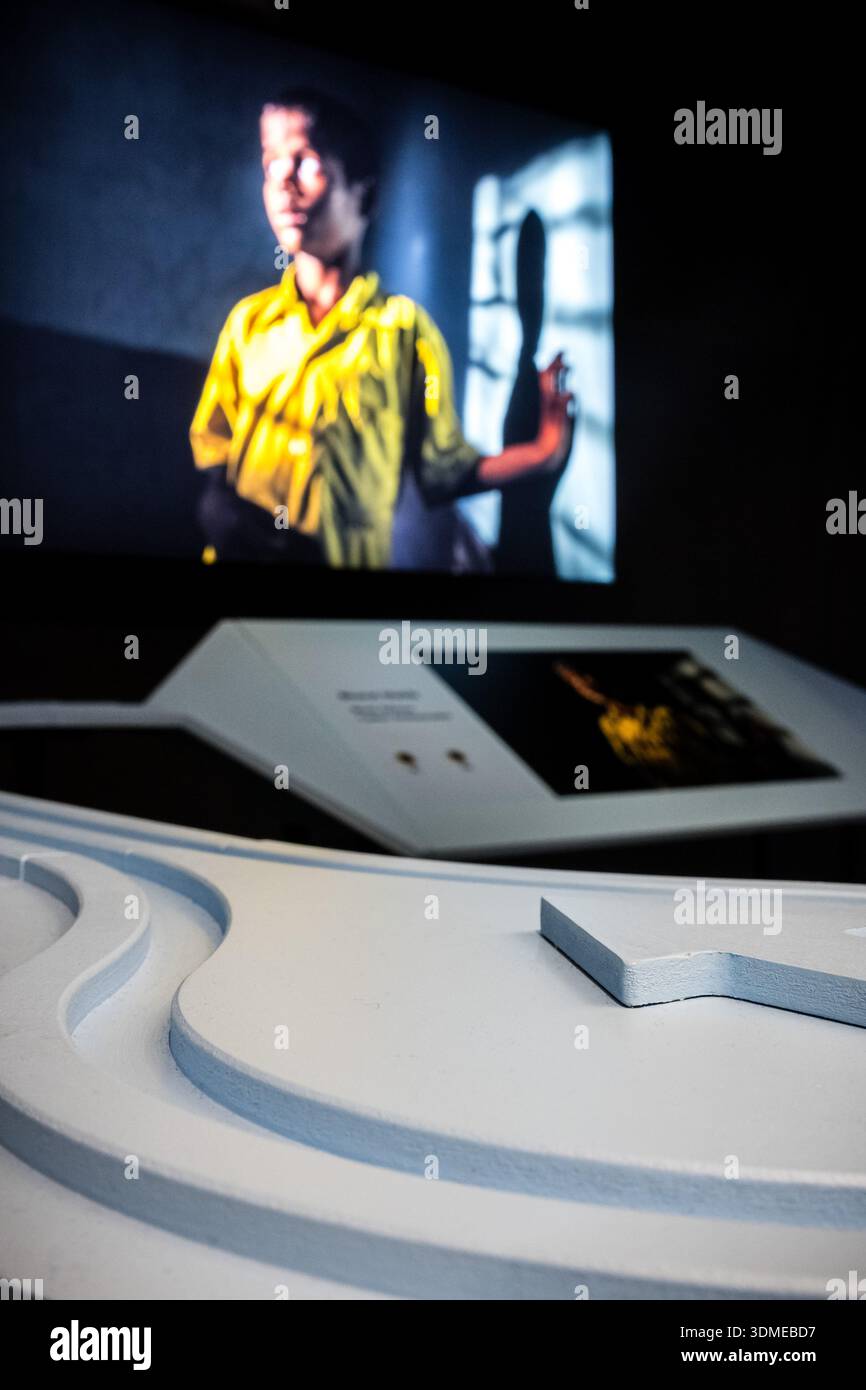 NIJMEGEN - The UNSEEN exhibition is back in the renovated muZIEum ...