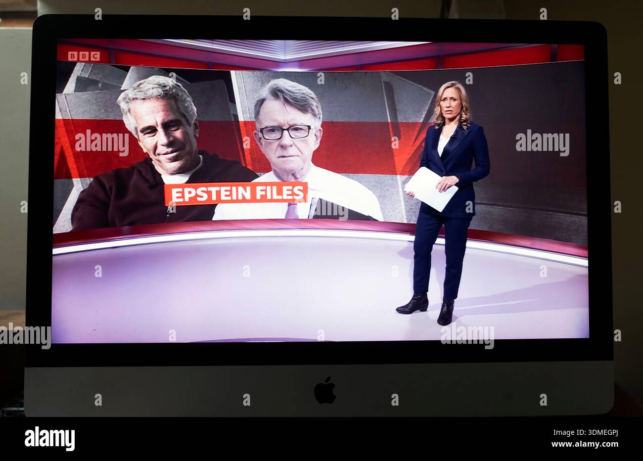 Bbc female news presenter hi-res stock photography and images - Alamy
