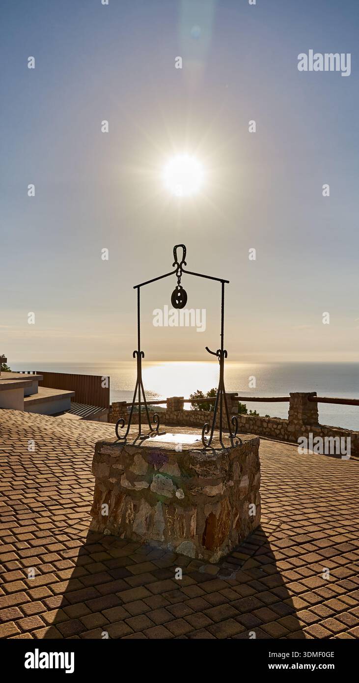 Water well pulley hi-res stock photography and images - Alamy
