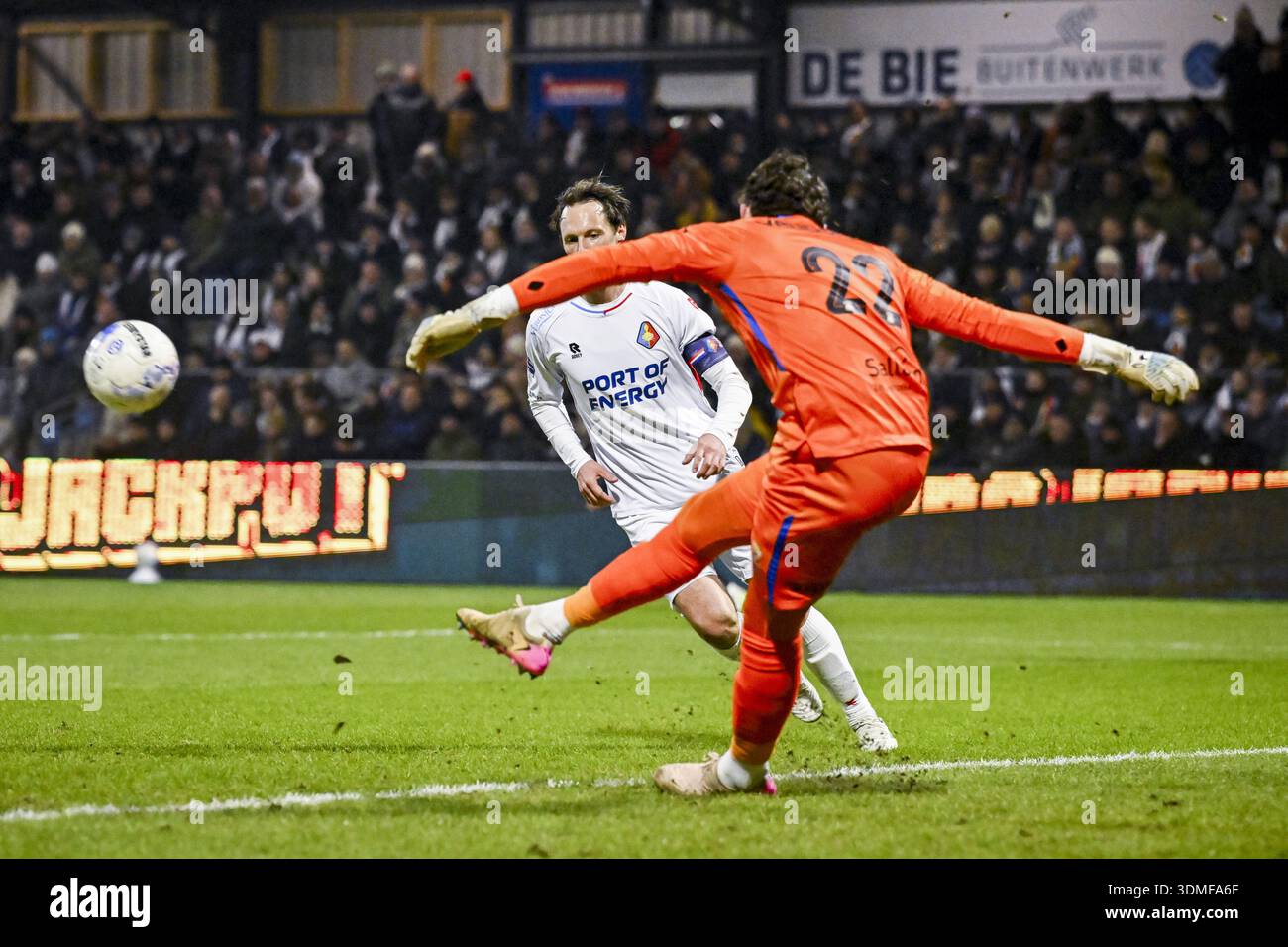 VELSEN - (L-R) Jeff Hardeveld of Telstar and Go Ahead Eagles goalkeeper ...