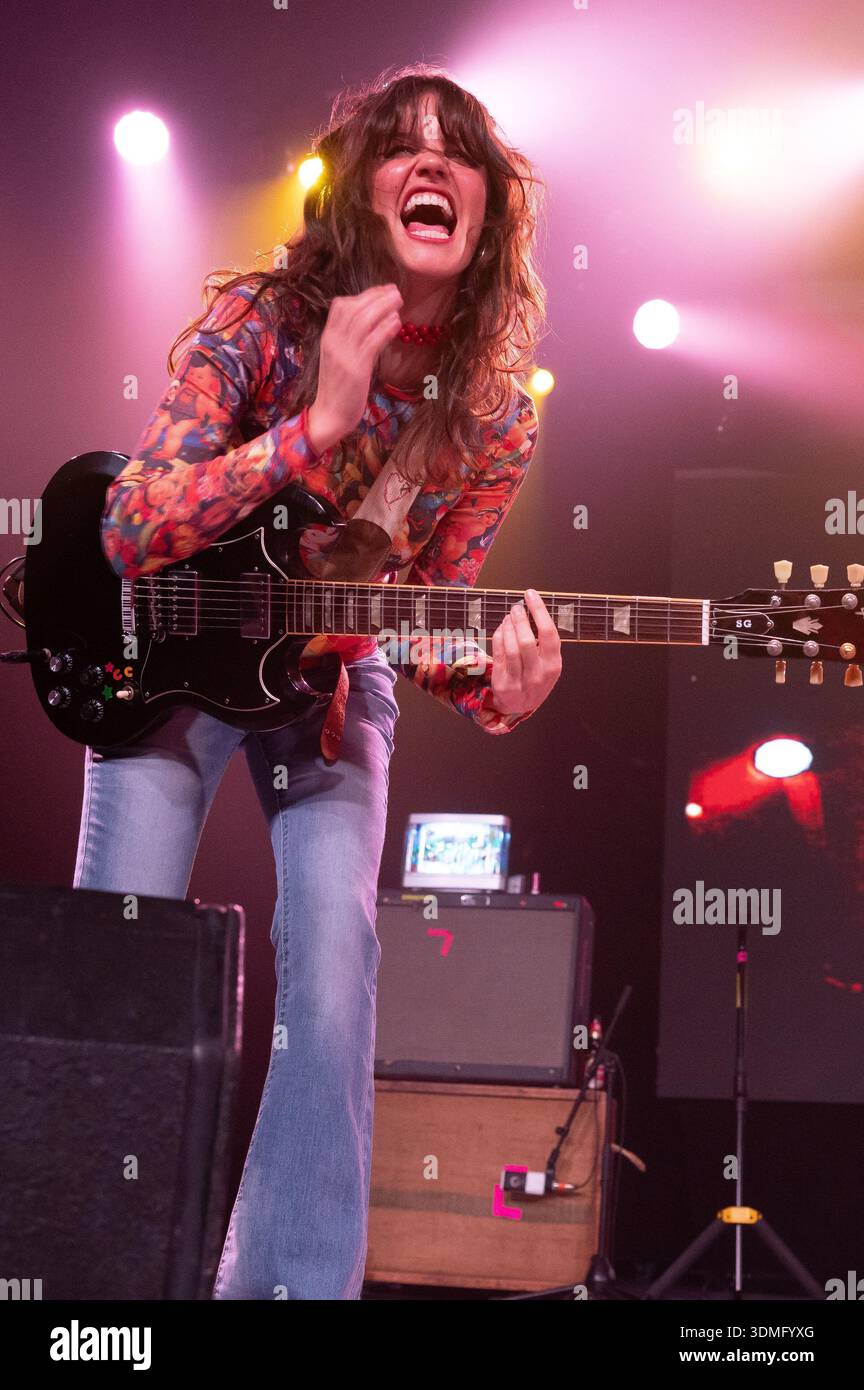 The singer Carlotta Cosials of the Hinds group performs during her ...
