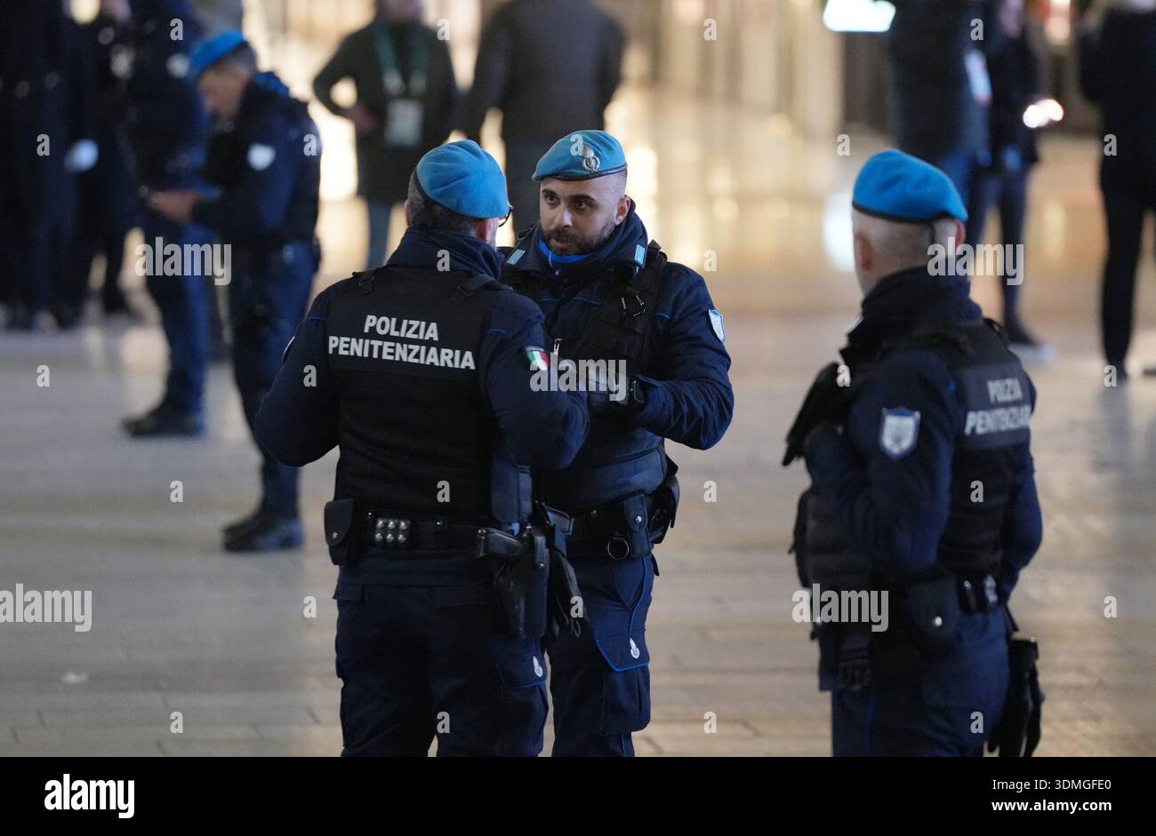 Police officers watch out around the Milan Cathedral (Duomo di Milano ...