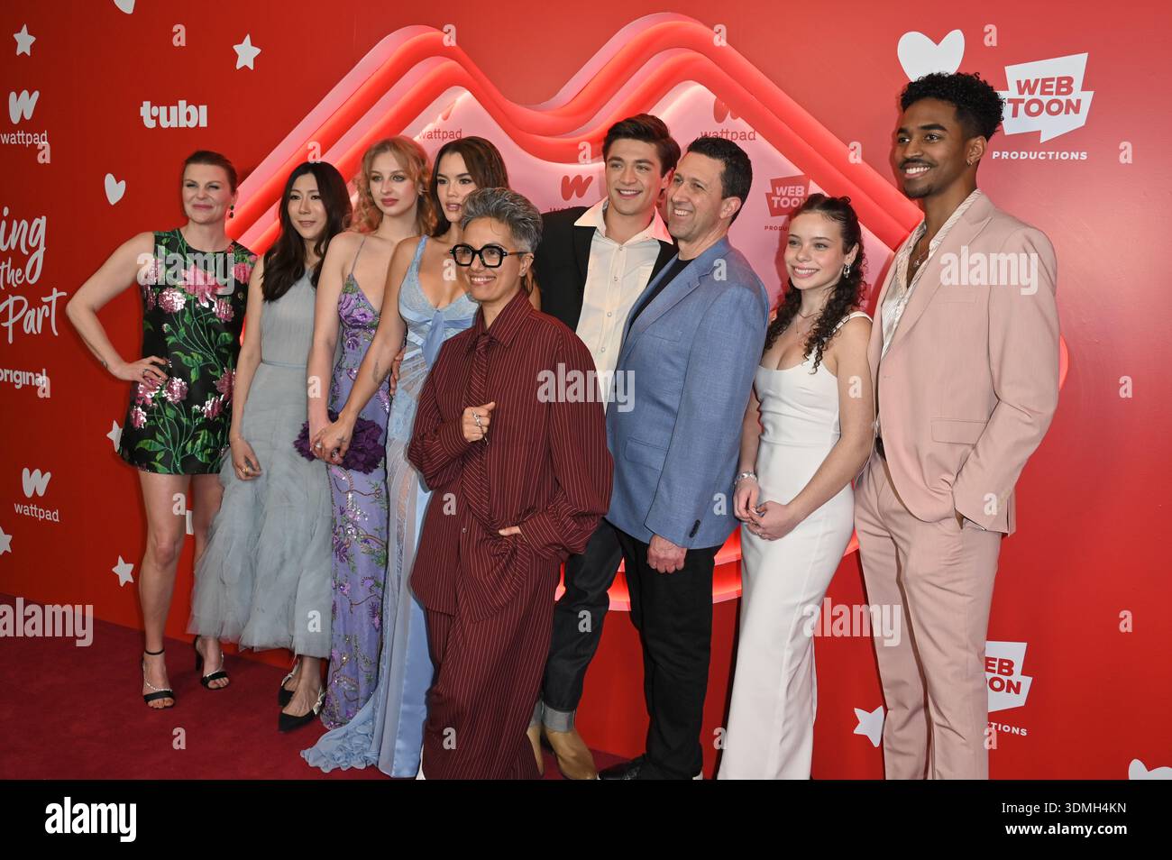 Jennifer Robertson, Christine Duann, Hayley Festeryga, Paris Berelc ...
