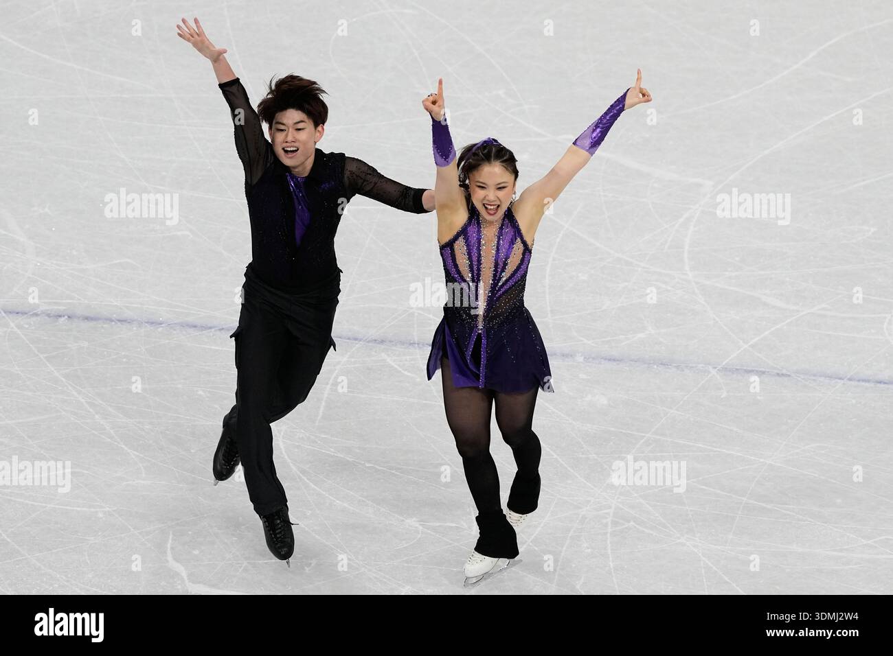 Utana Yoshida and Masaya Morita of Japan compete during the figure ...
