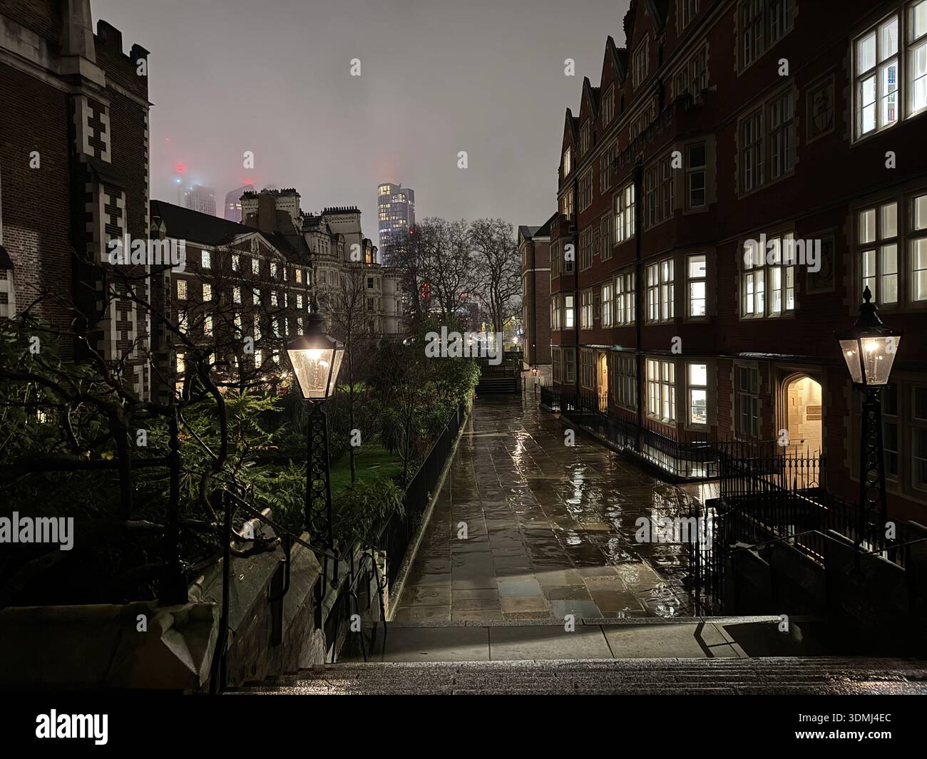 A rainy walk around the Historic London legal Chambers , Inner, Middle ...