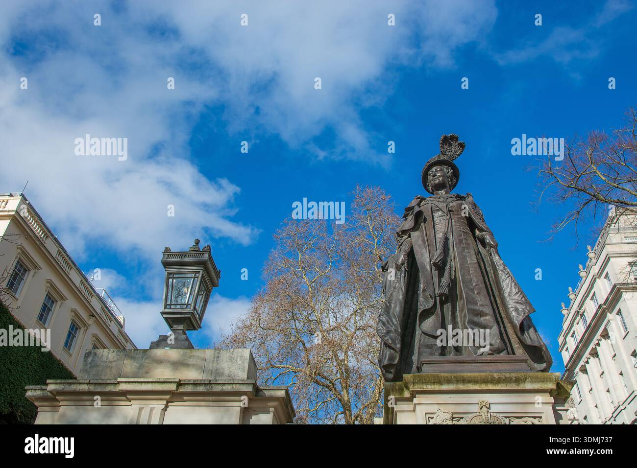 Queen Elizabeth The Queen Mother Memorial, London, England. Royal ...