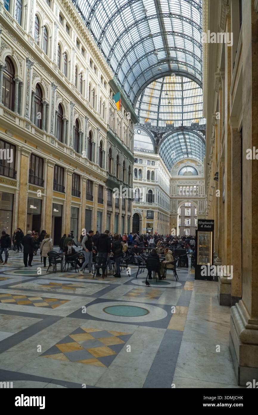 Gallery in i floor hi-res stock photography and images - Alamy