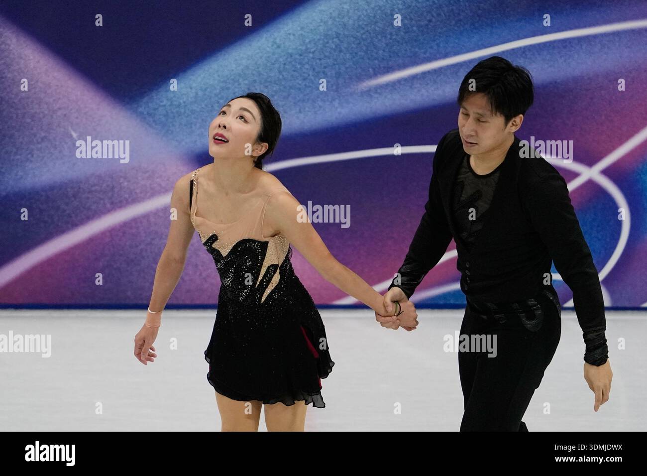 Sui Wenjing and Han Cong of China compete during the figure skating ...