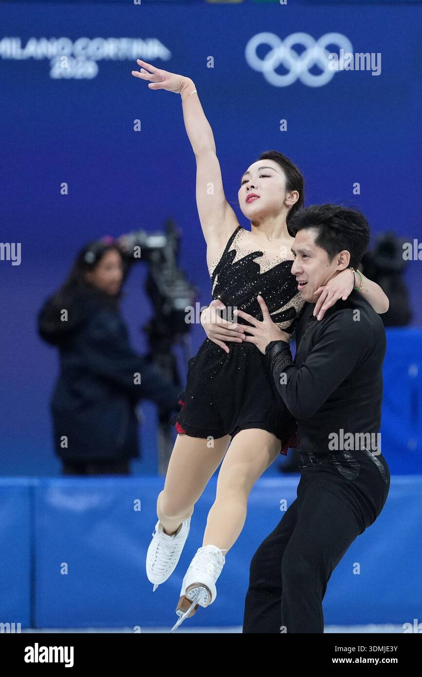 Sui Wenjing and Han Cong of China compete during the figure skating ...