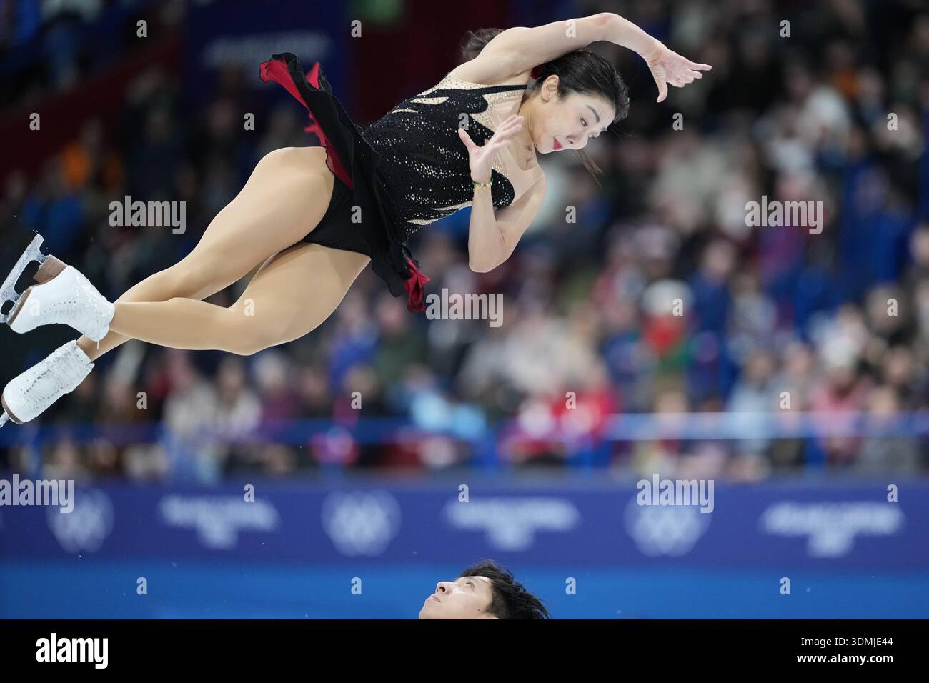 Sui Wenjing and Han Cong of China compete during the figure skating ...