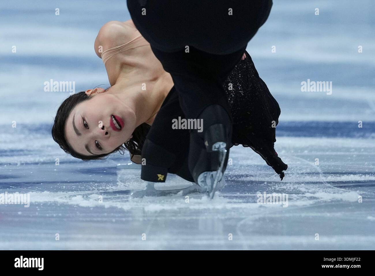 Sui Wenjing and Han Cong of China compete during the figure skating ...