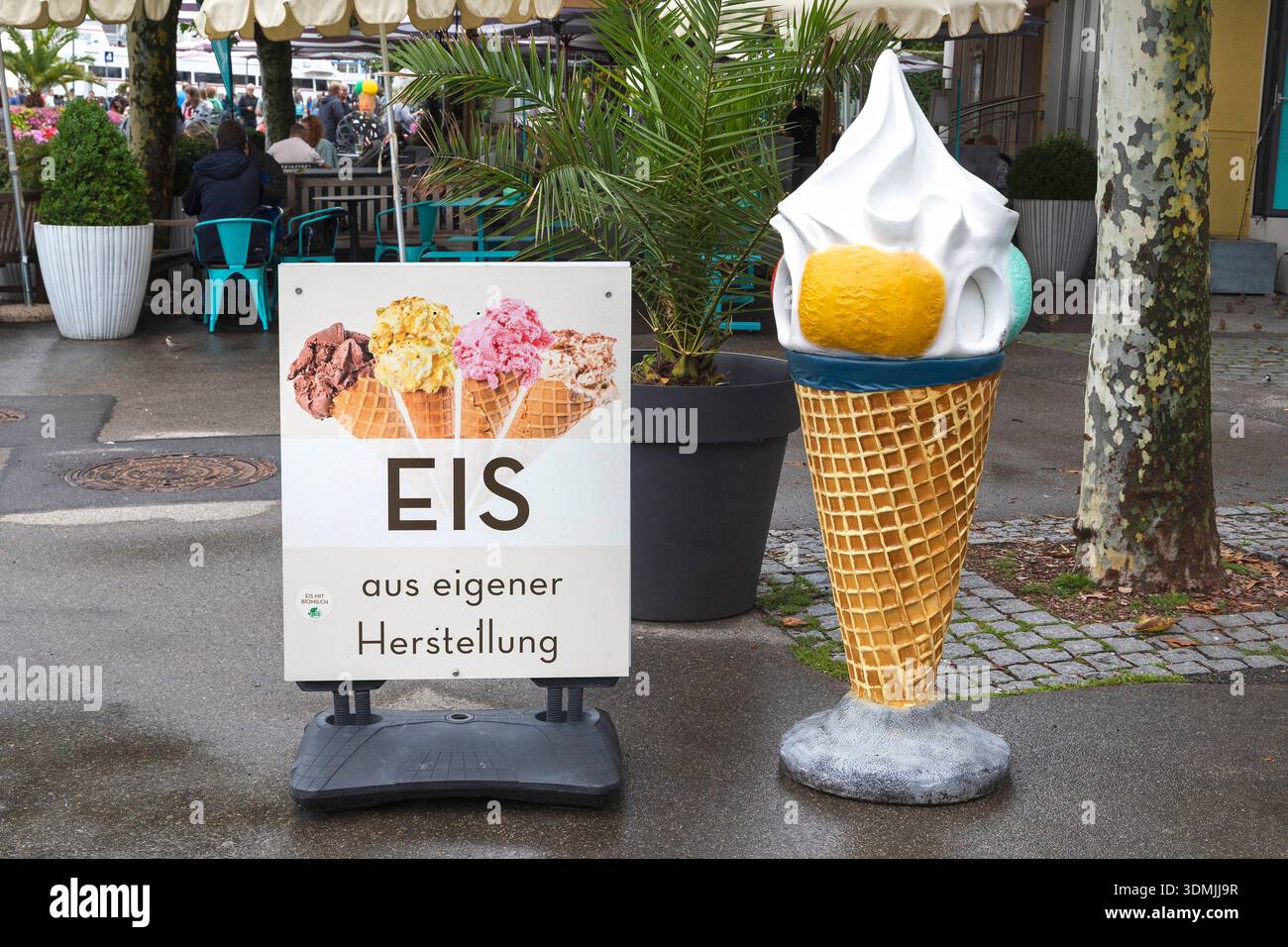 Tafel, Eis aus eigener Herstellung // Sign, Ice Cream Made In-House ...