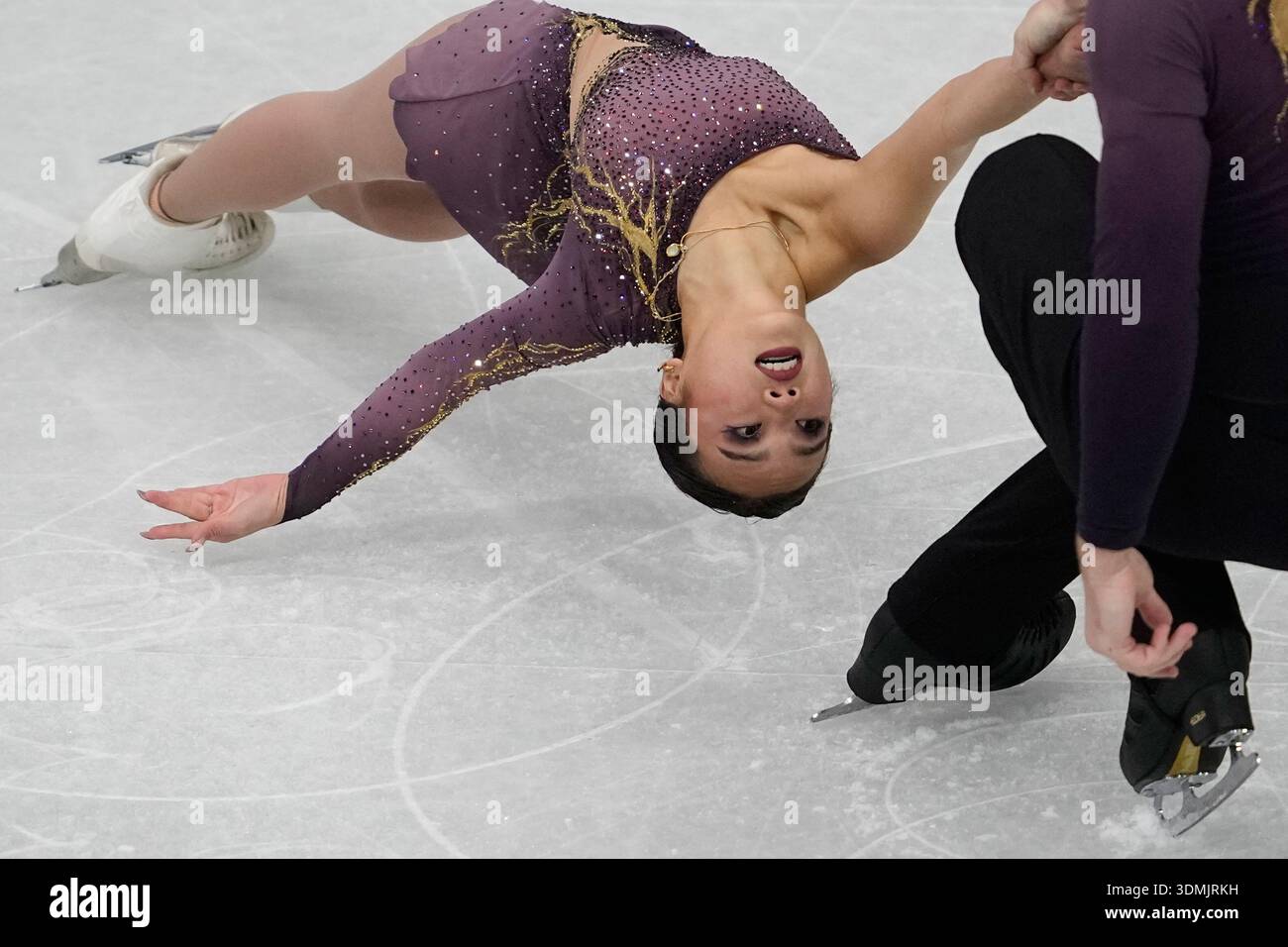 Ellie Kam and Danny O'Shea of the United States compete during the ...