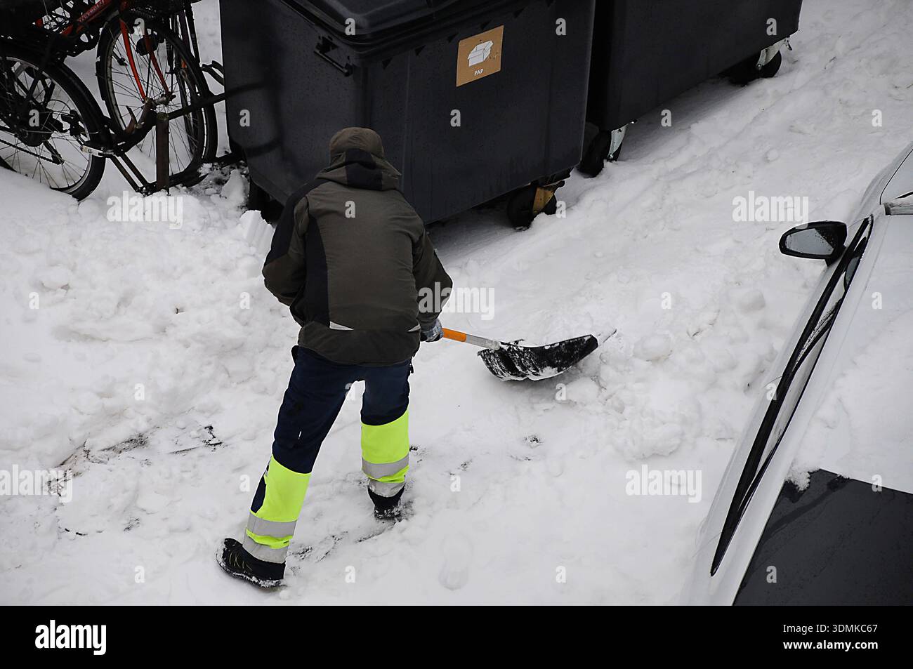 Copenhagen/Denmark /06 FEB 2026 /Land lord cleaRING SNOW TO MAKE MAKE ...