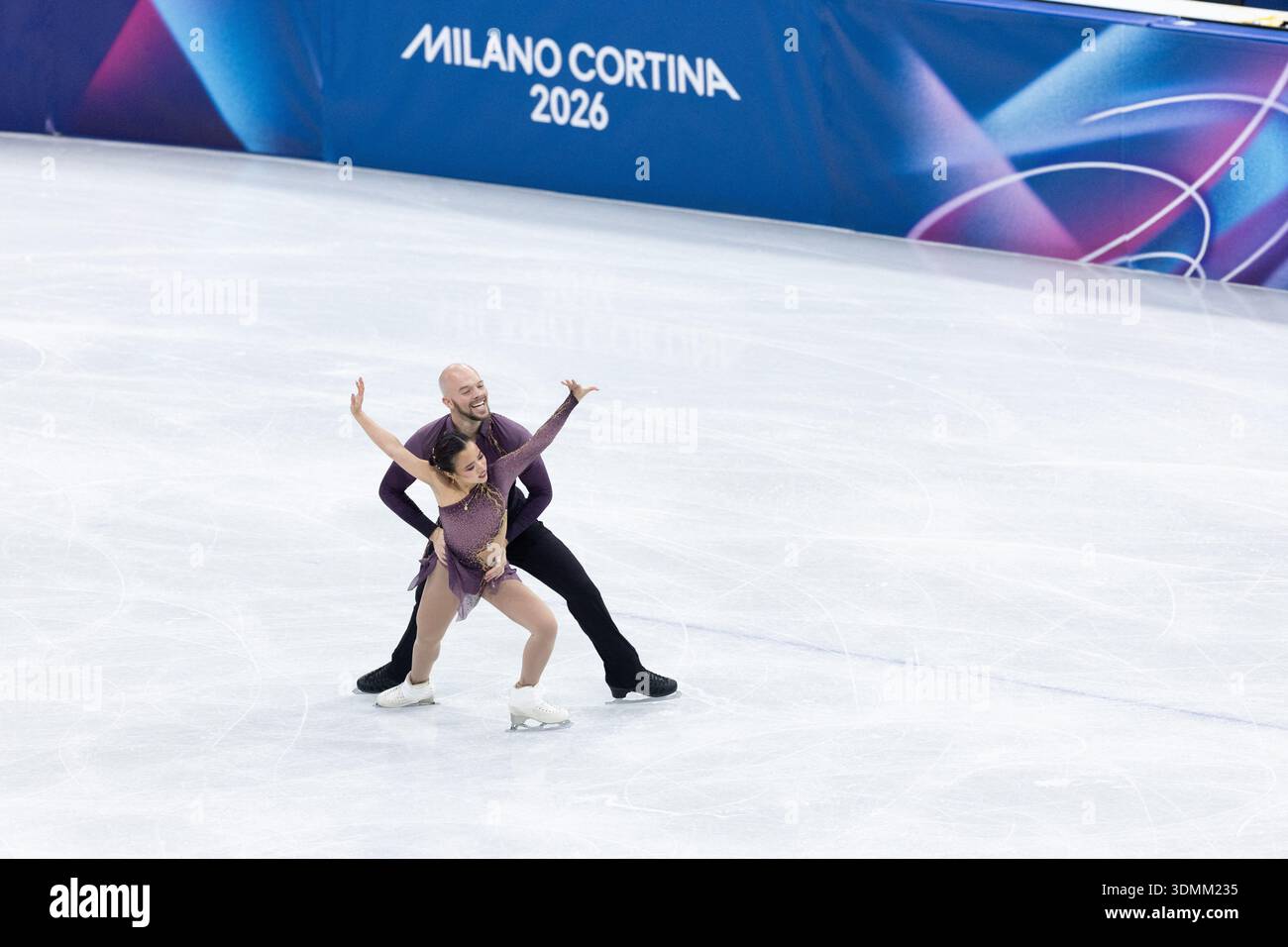 Kam Ellie and O'shea Danny of The United States perform their Ice Dance ...