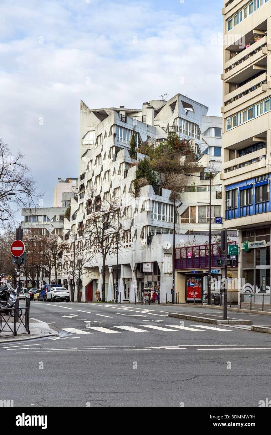Les Étoiles d'Ivry 1970s brutalist social housing project by Jean ...