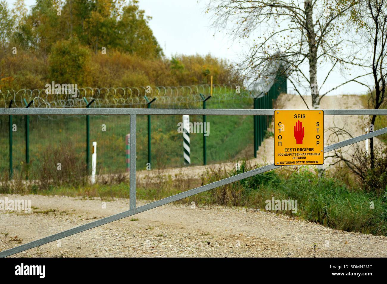 Estnischer Grenzzaun zu Russland Estnische Grenzanlagen an der Süd-Ost ...