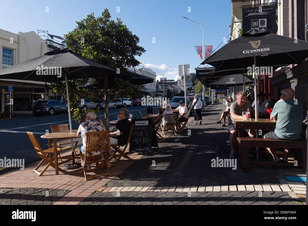 Outdoor café scene in hi-res stock photography and images - Alamy