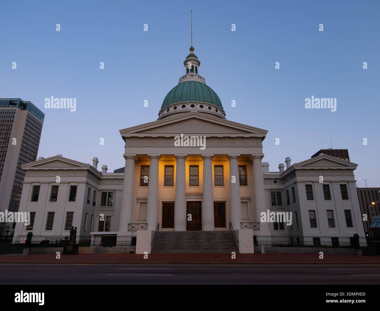 The Old Courthouse is one of St. Louis, Missouri's oldest buildings ...