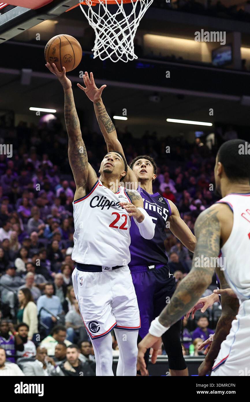 Los Angeles Clippers guard Jordan Miller (22) makes a layup past ...