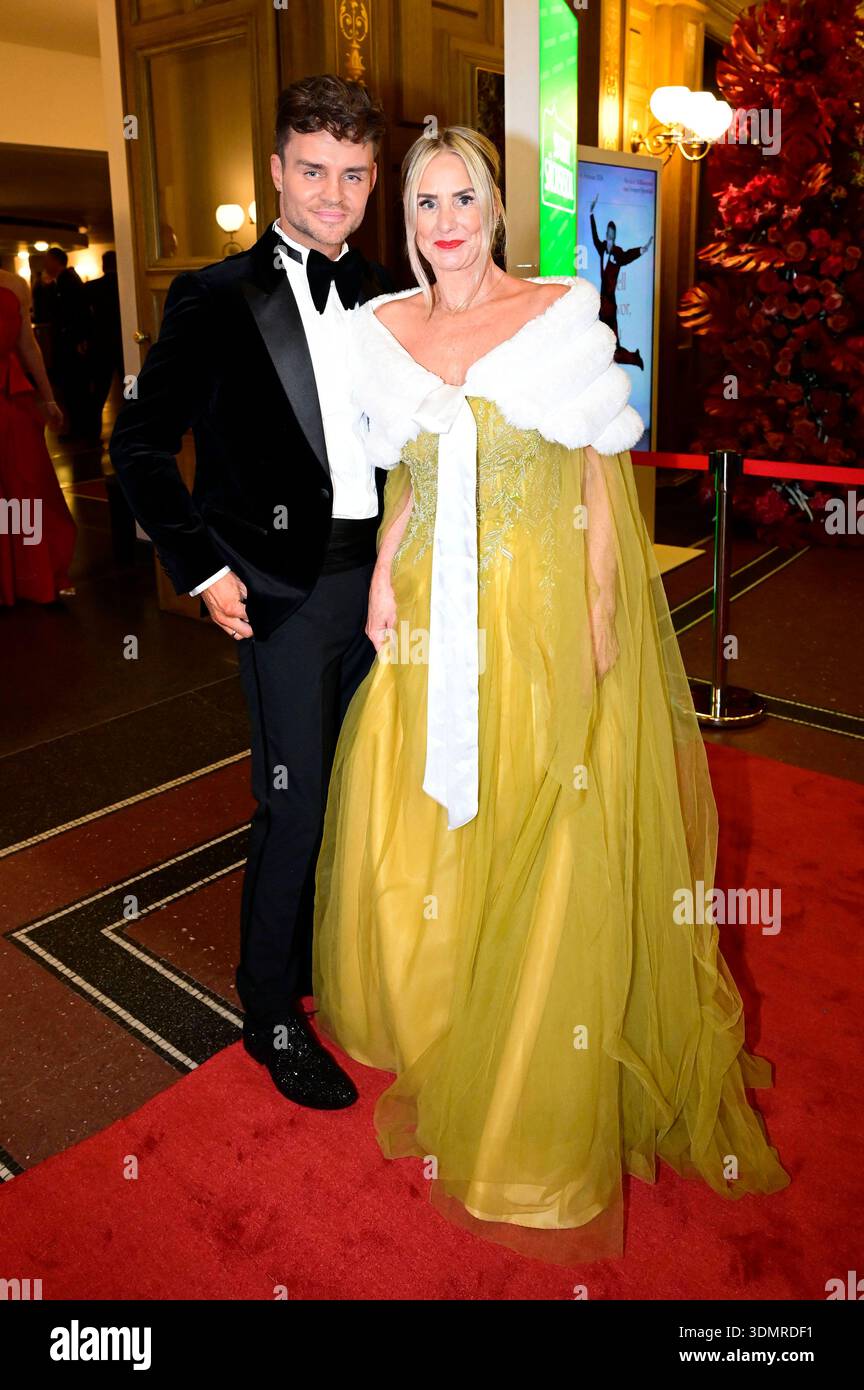 David Zschage mit Mutter Kathrin Klesse beim 18. SemperOpernball 2026 ...