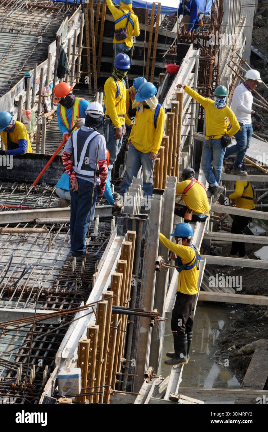 Erecting iron framework, construction site of the SMXCITE, Center for ...