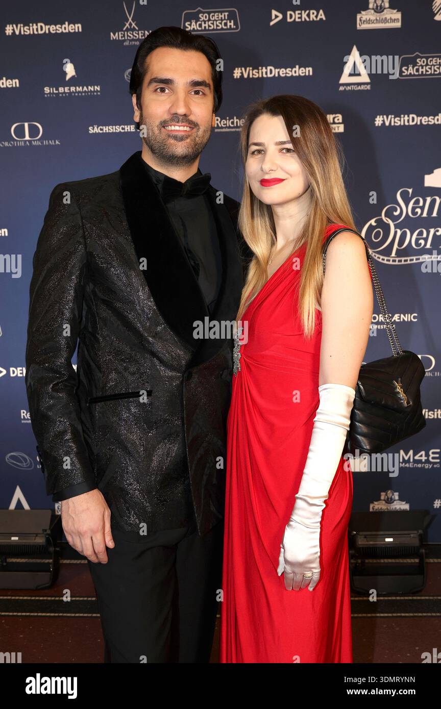 Jonathan Tetelman mit Ehefrau Andreea beim 18. SemperOpernball 2026 in ...
