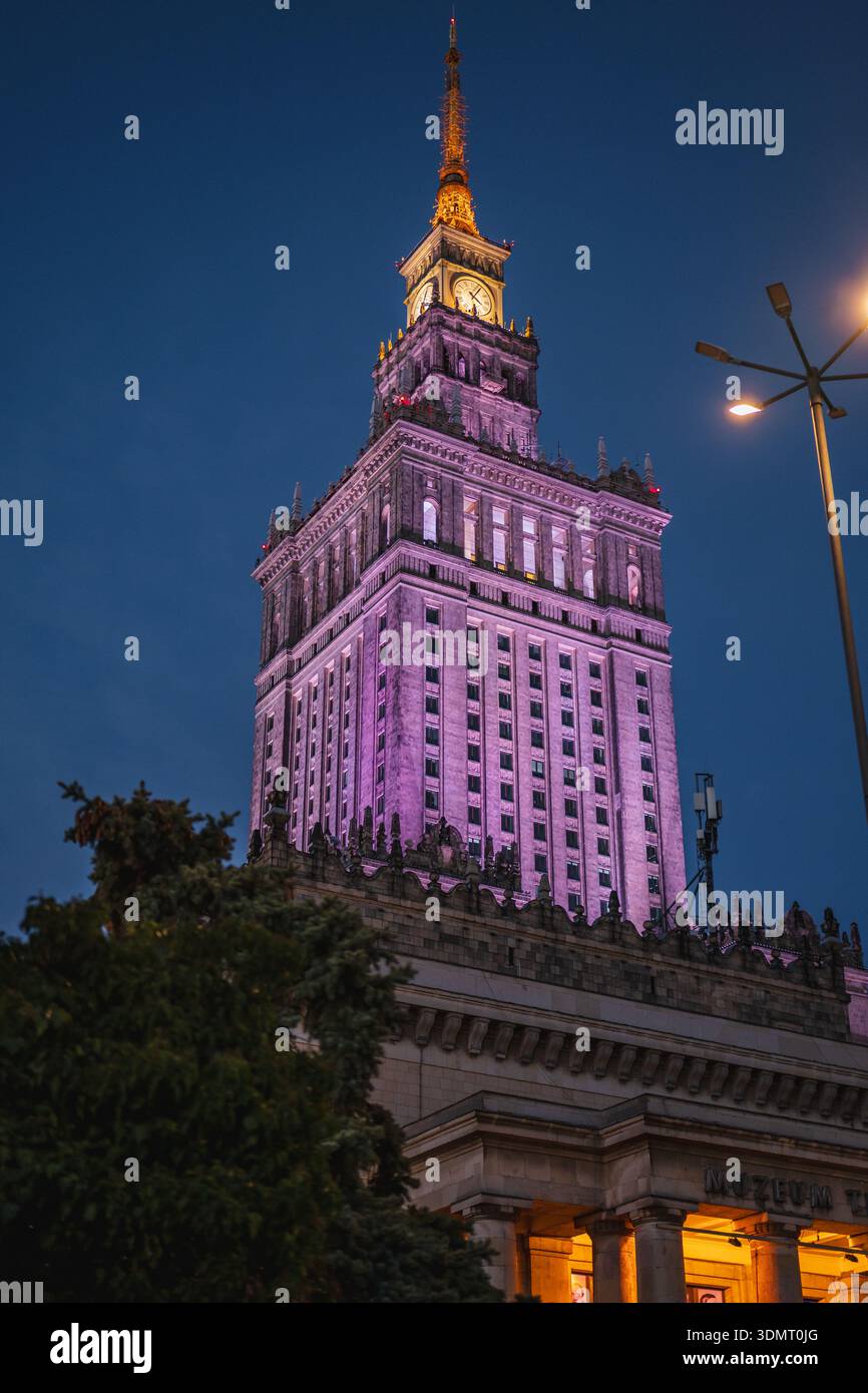 View yellow building glows hi-res stock photography and images - Alamy