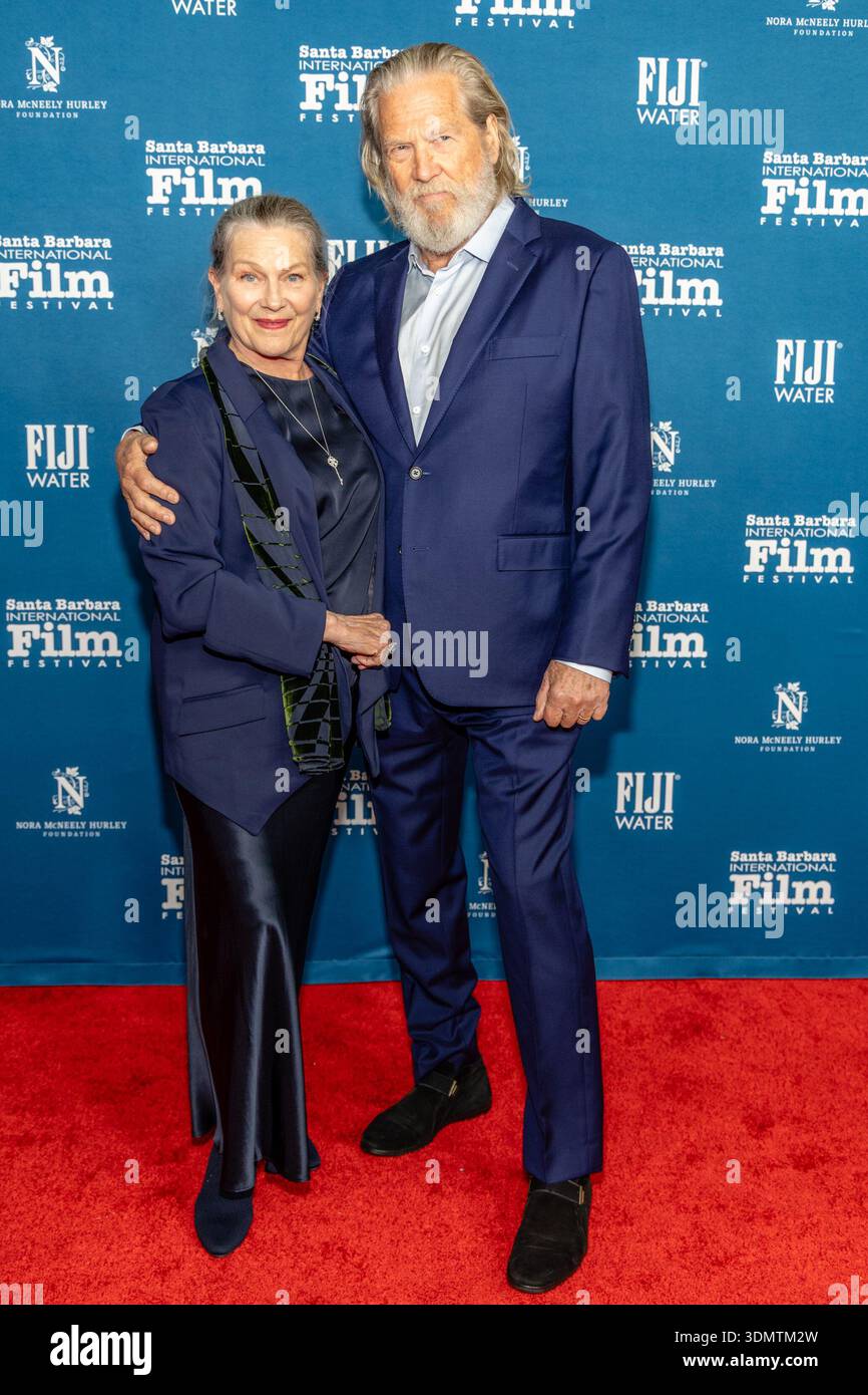 Red carpet arrivals: Jeff Bridges (Presenter) and Susan Geston (Spouse ...