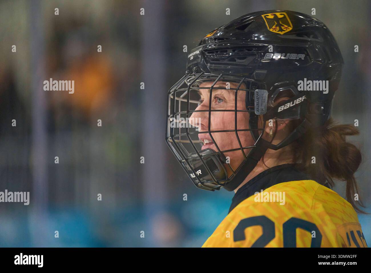 Daria Gleissner of Germany at the preliminary women Ice Hockey match ...