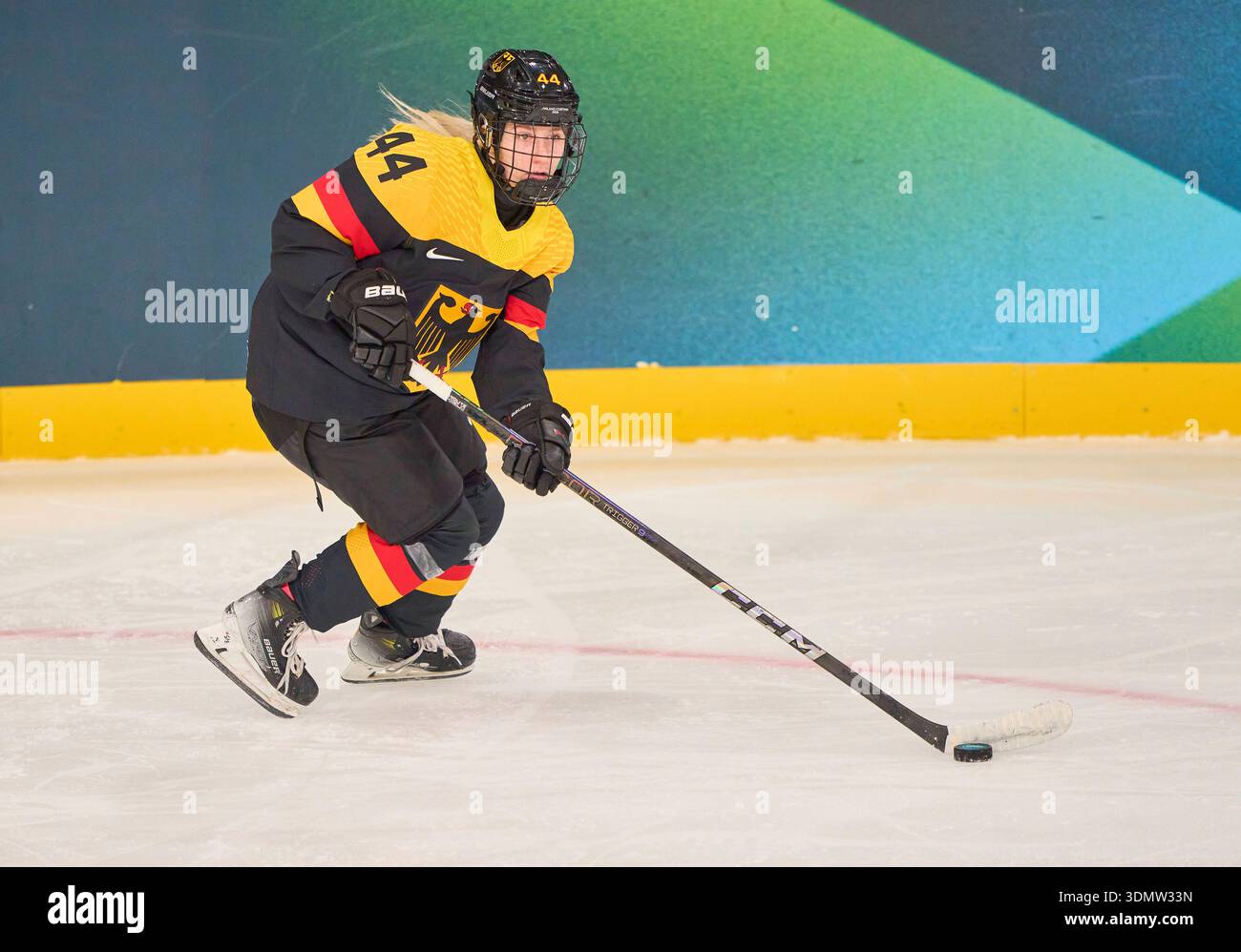 Hanna Hoppe of Germany at the preliminary women Ice Hockey match Group ...