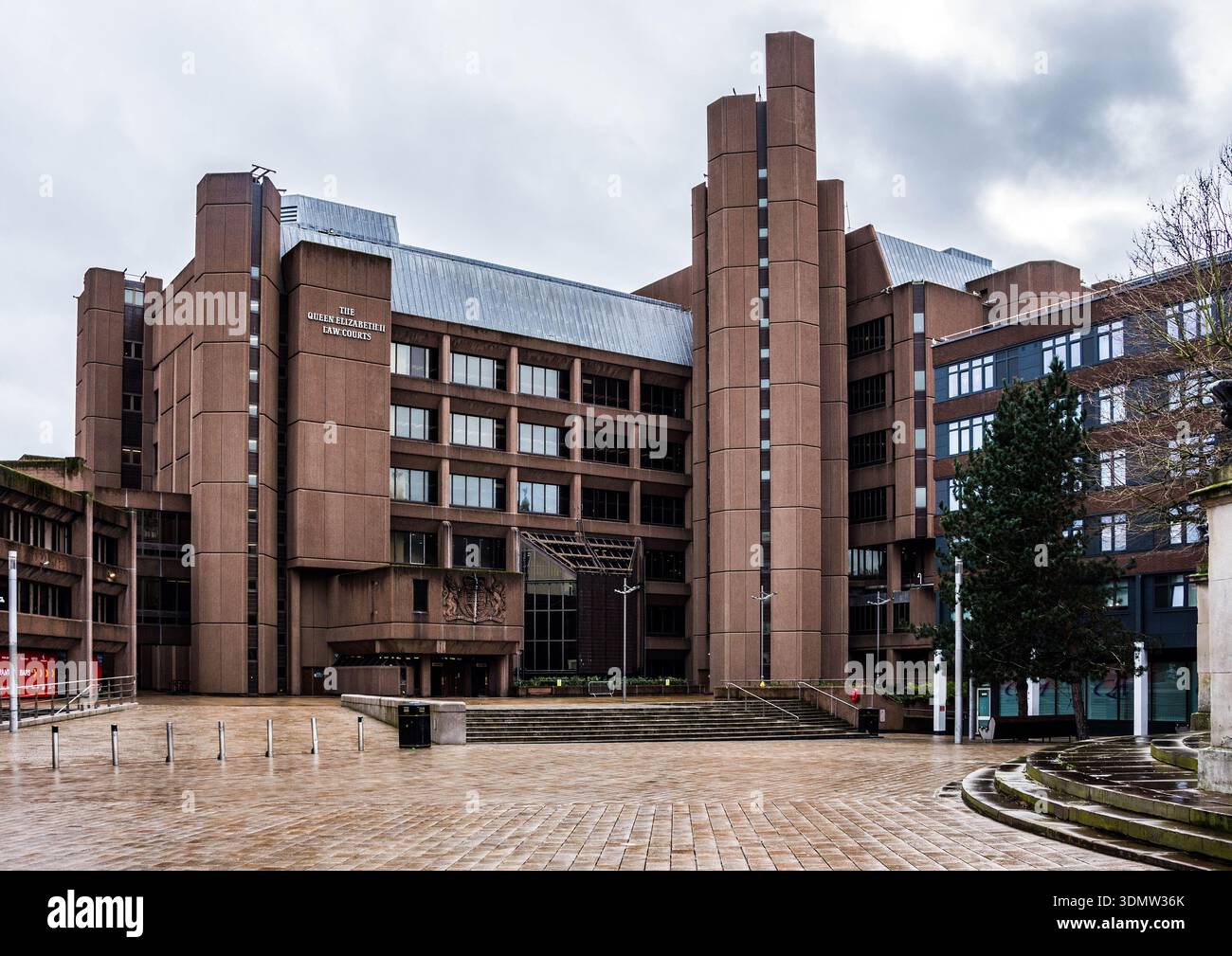 Queen elizabeth law courts hi-res stock photography and images - Alamy