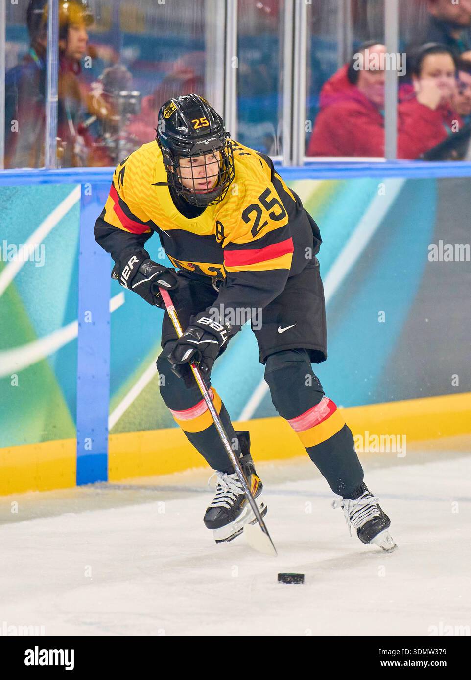 Laura Kluge of Germany at the preliminary women Ice Hockey match Group ...