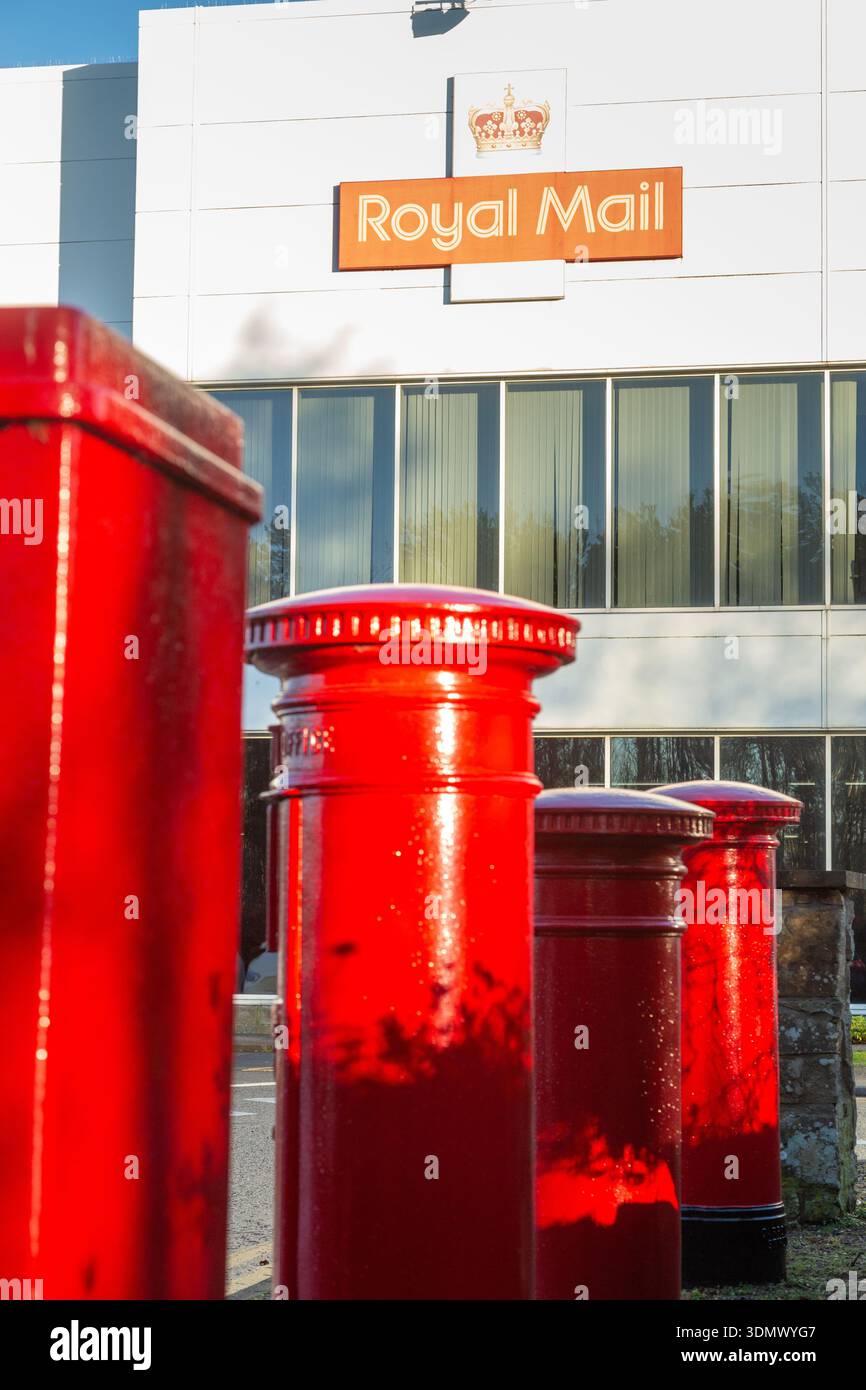 Royal mail post boxes hi-res stock photography and images - Alamy