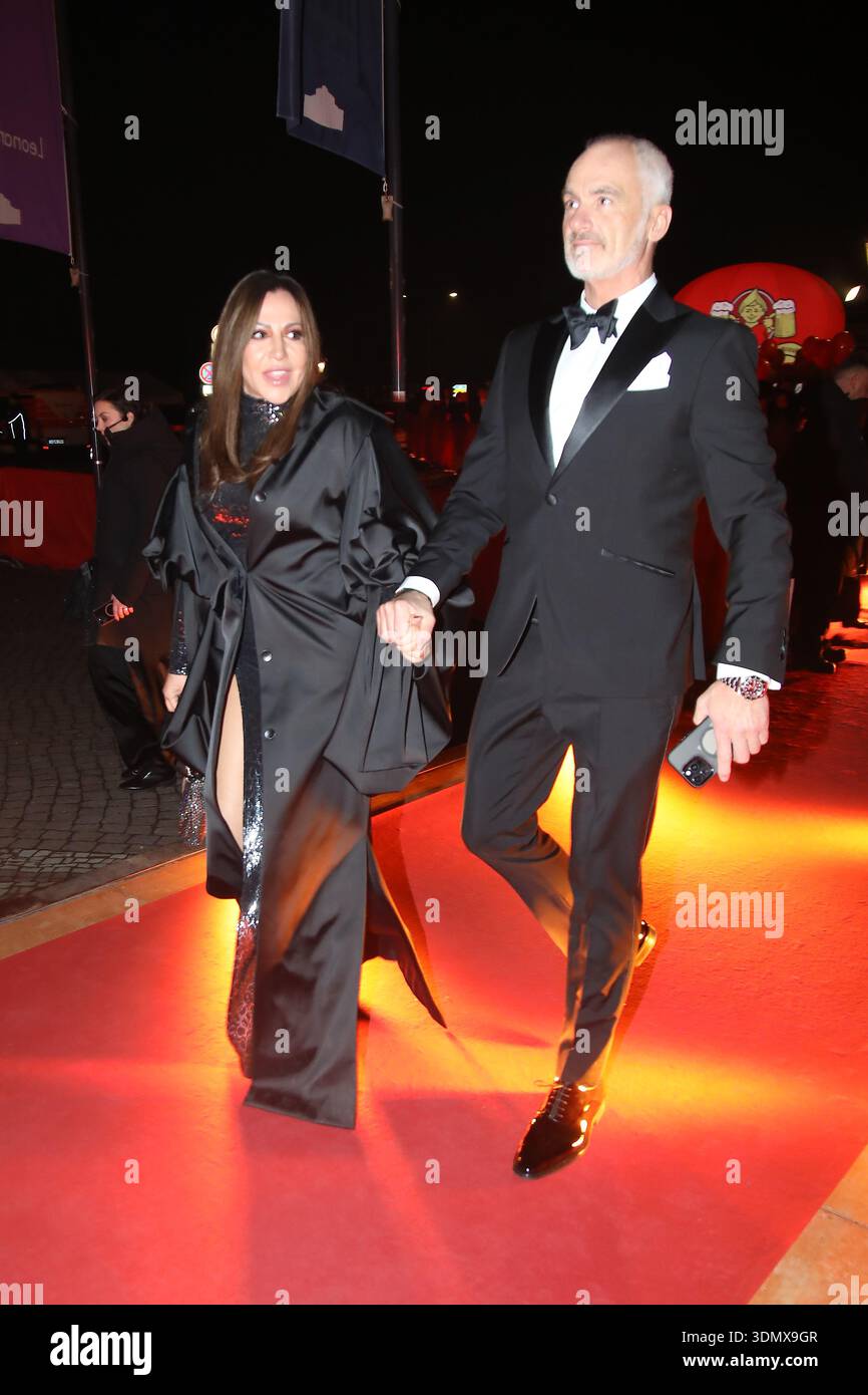 Dresden, 07.02.2026 Simone Thomalla mit Partner Rene Marchand beim 101 ...