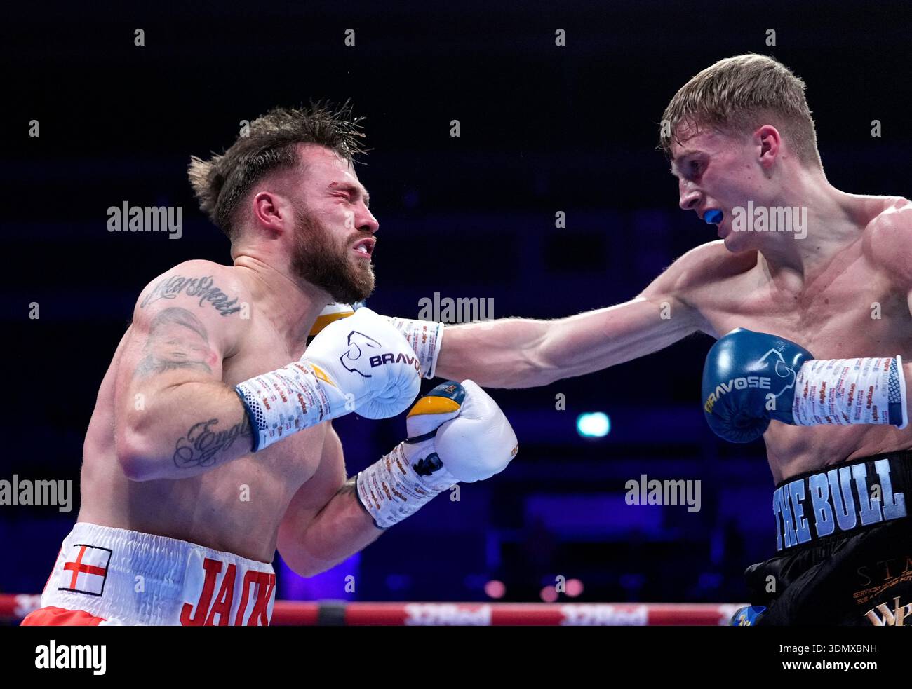 Jack England (left) and Sam Norris in the super feather weight bout at ...