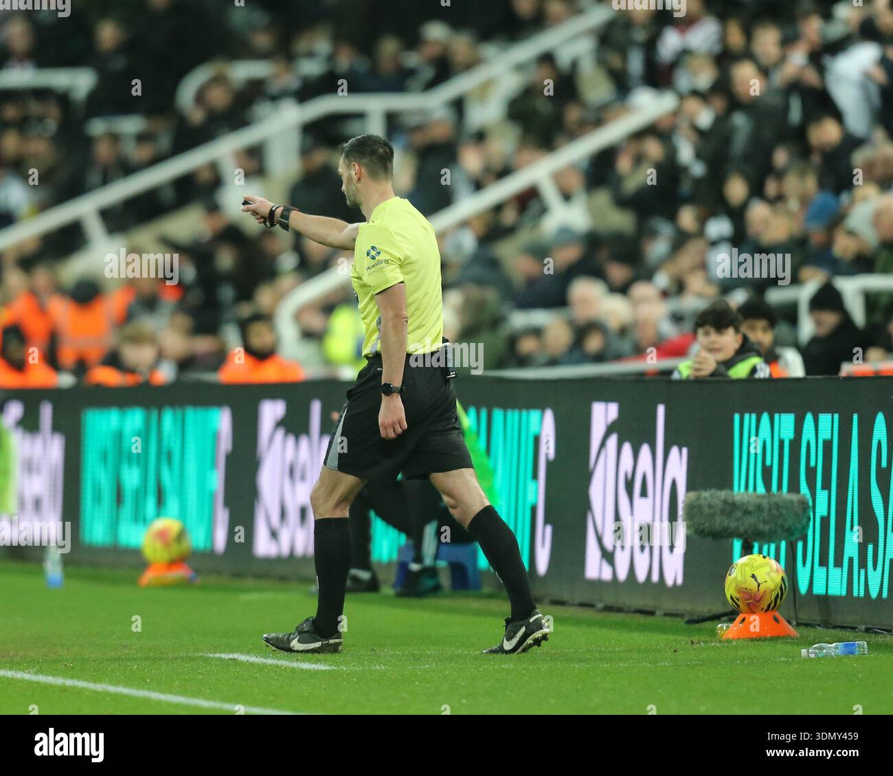 referee Andrew Madley points to the penalty spot during the Premier ...