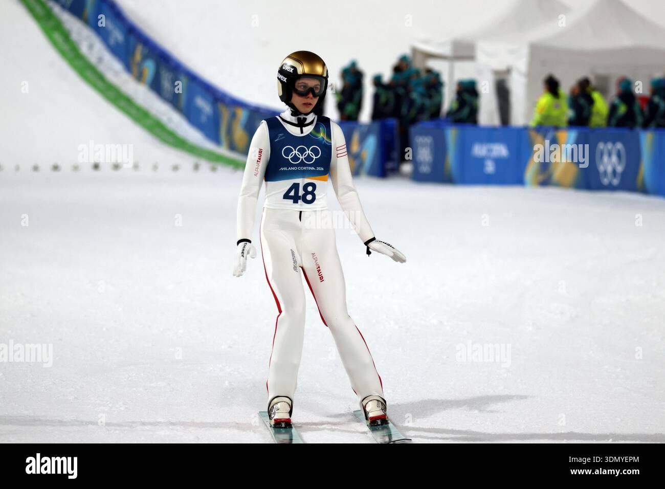 Lisa Eder (Team Österreich) beim Frauen-Skispringen Normalschanze bei ...